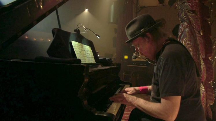 Neil Young thrills hometown crowd with classics and rarities at Omemee ...